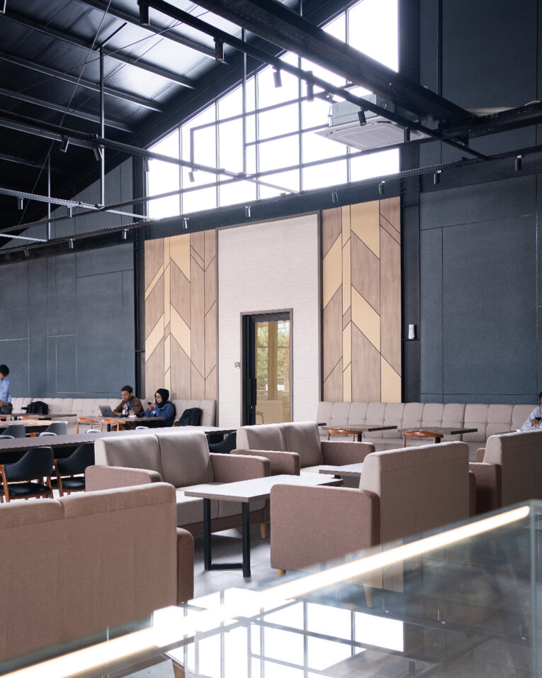 Merayakan Grand Opening Outlet ke-54 dan Terbesar di Indonesia: CW ...